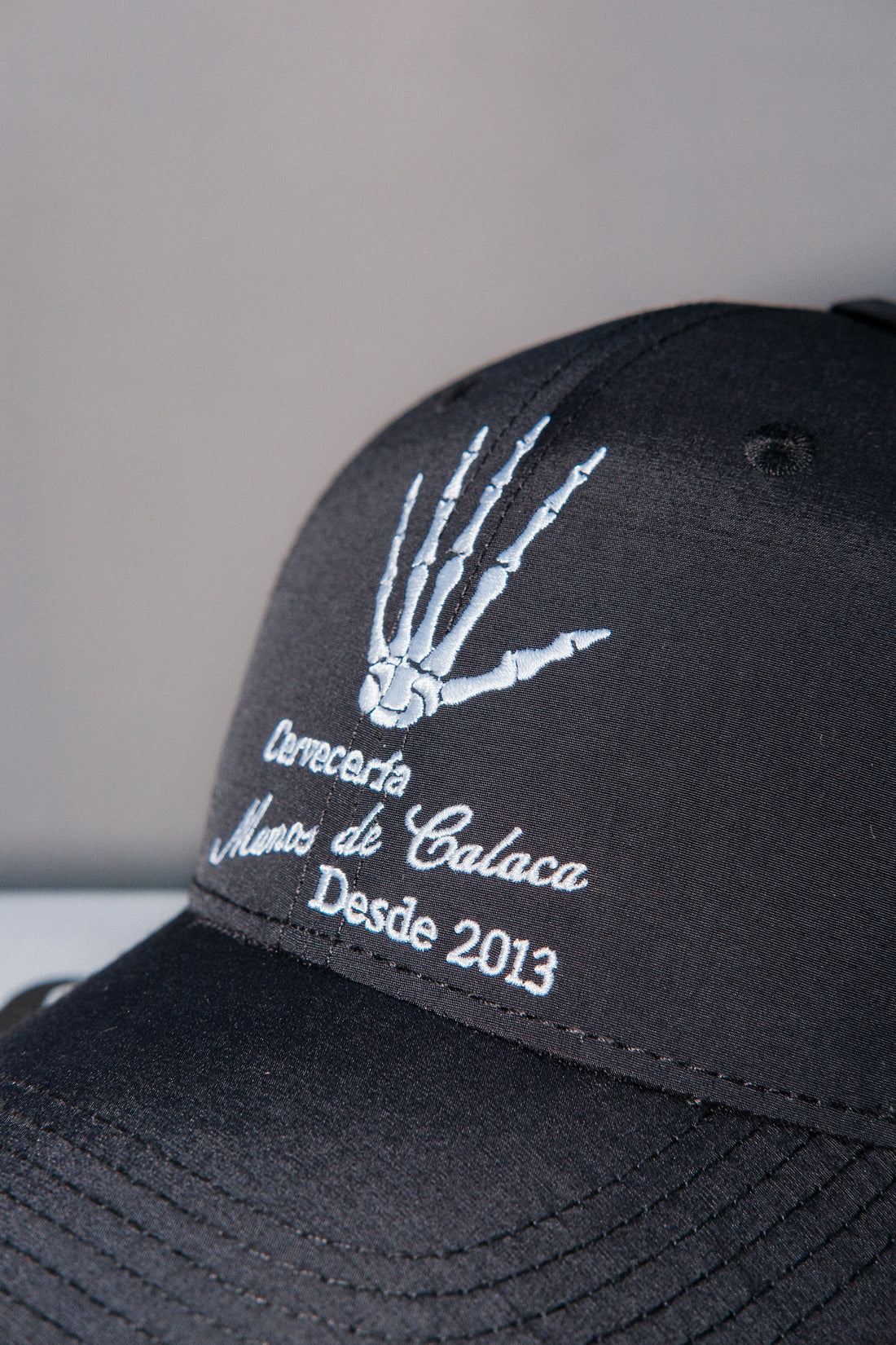 Gorra Desde 2013 Manos de Calaca